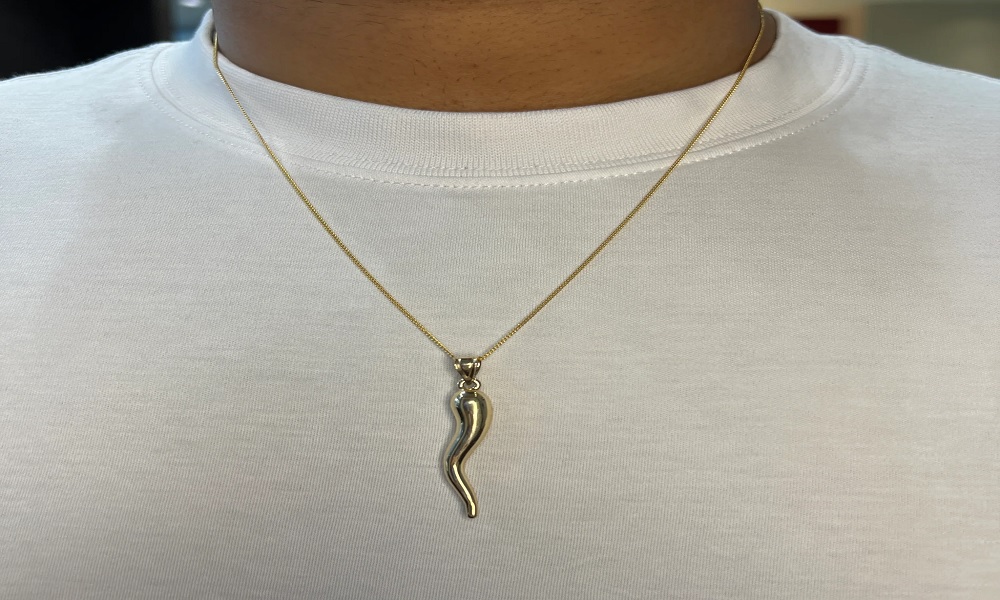 Beautiful cornicello: The appeal of Italian horn pendants – Reverse Control